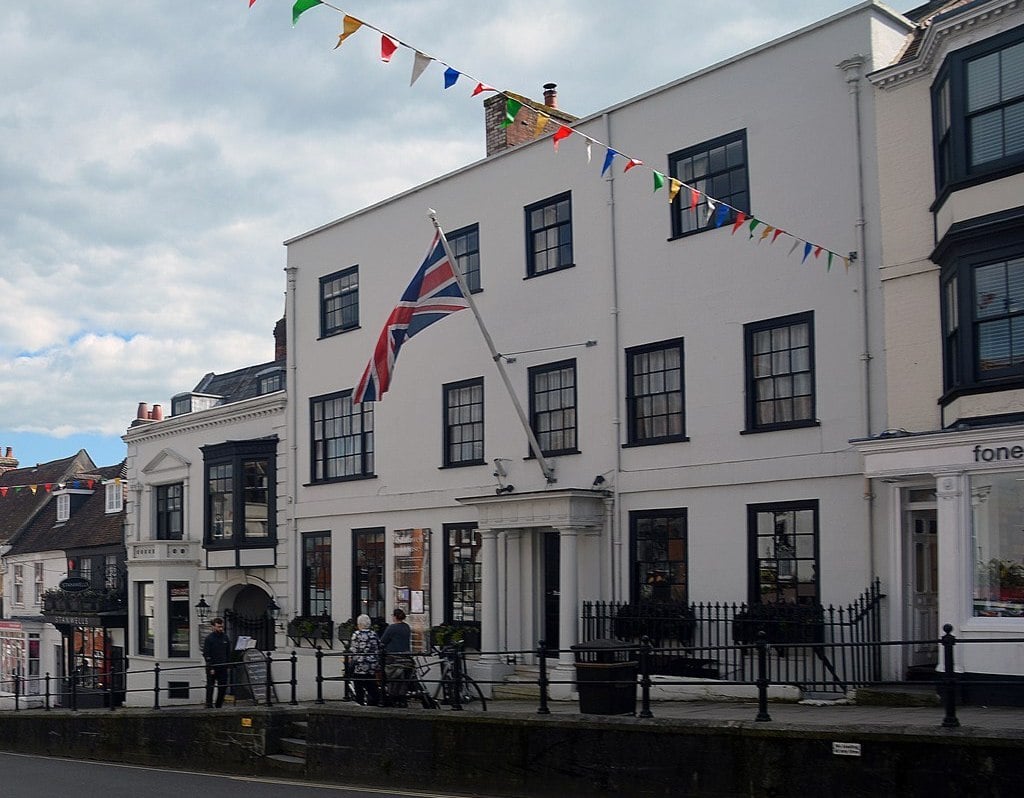 Dog friendly Stanwell House, Hampshire